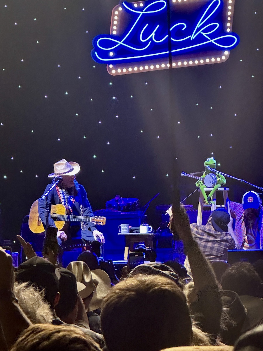 Kermit The Frog and Willie Nelson Sing Together at Luck Reunion